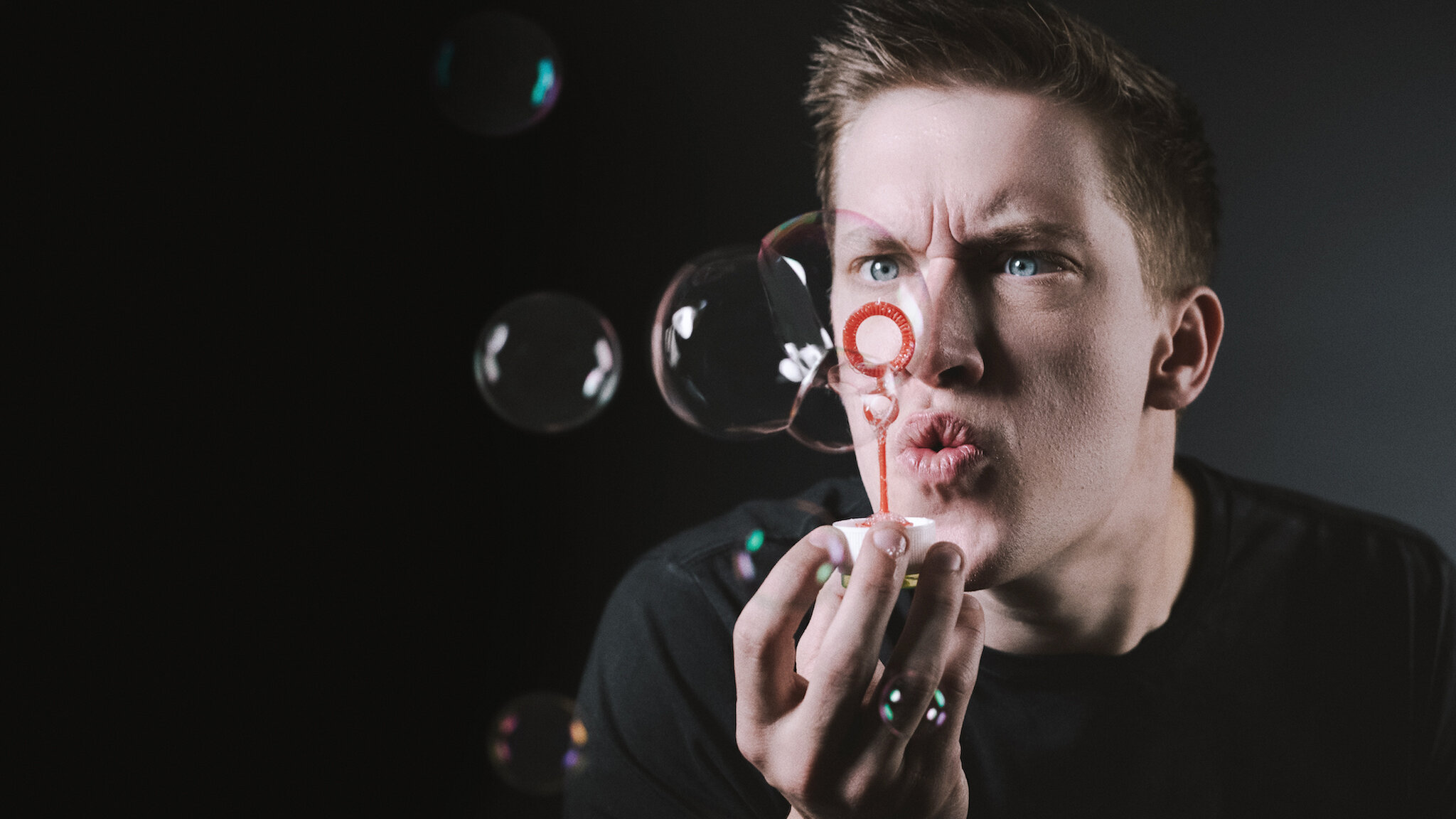 Watch Daniel Sloss: Live Shows | Netflix Official Site