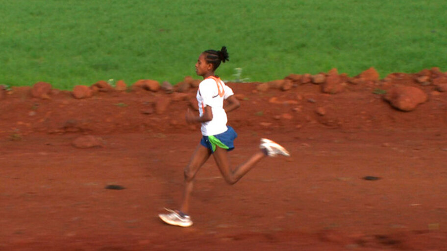 Watch Town of Runners | Netflix