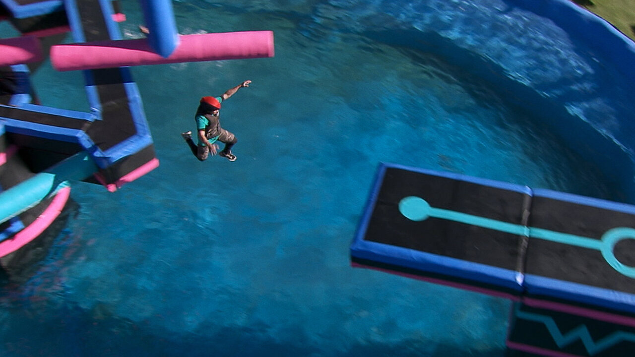 Watch Wipeout | Netflix