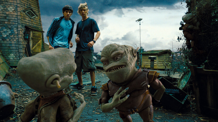 Watch Aliens in the Attic | Netflix