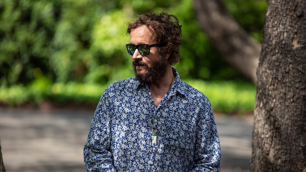 Watch Guest House | Netflix