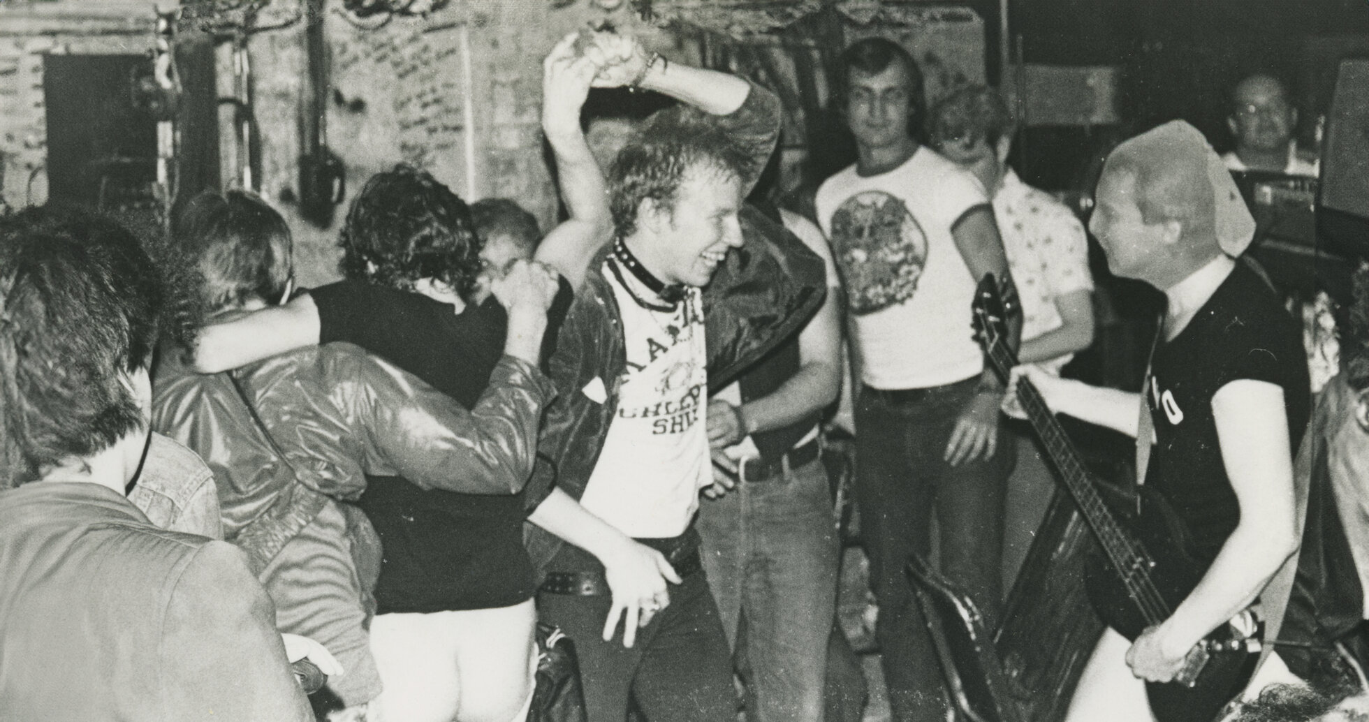 Watch DEVO | Netflix